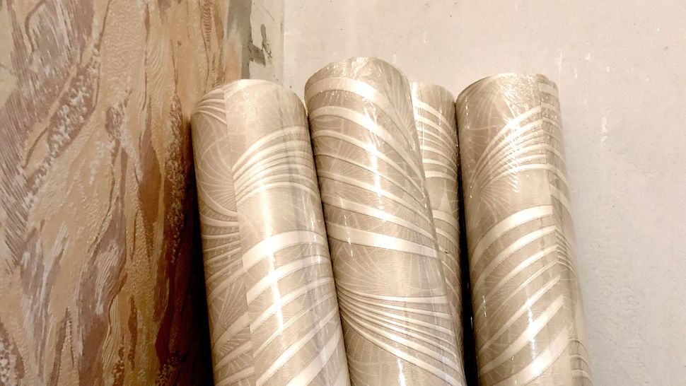 How much to wallpaper a room? Pros reveal costs for labour and ...