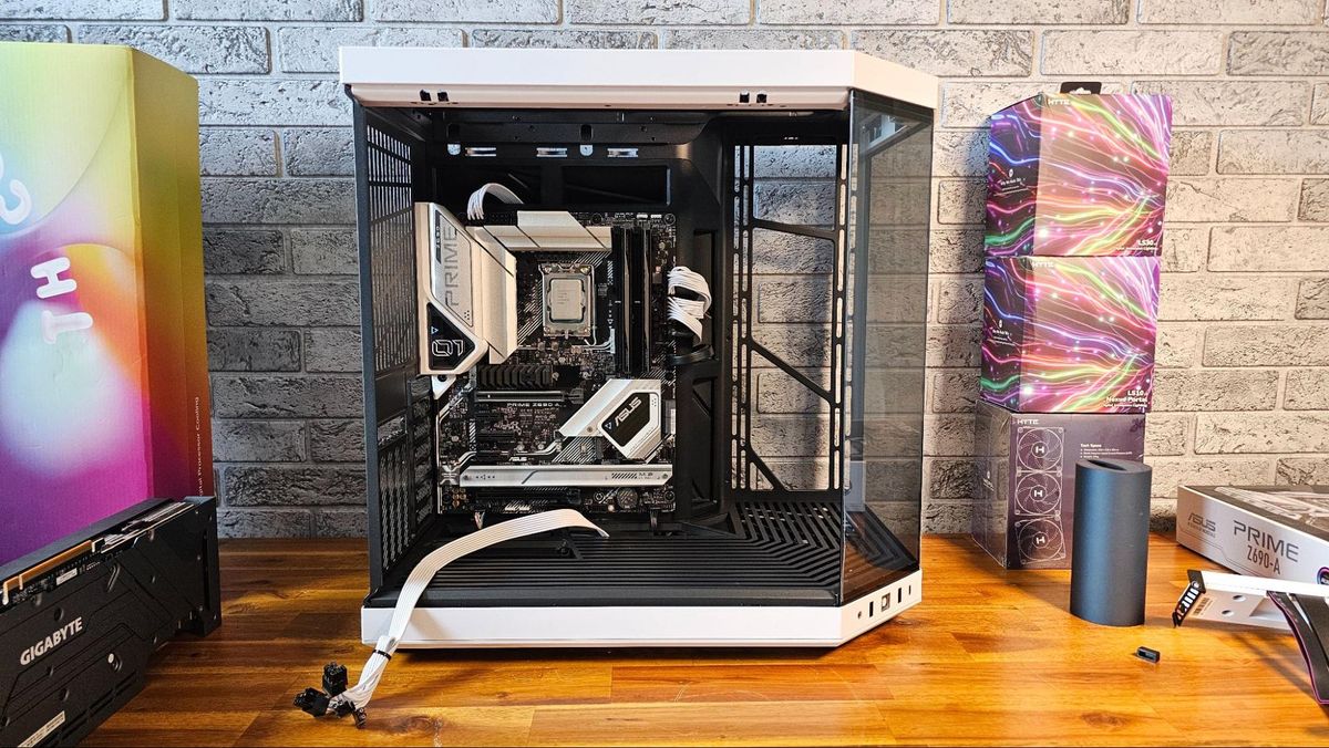 Hands-on with Hyte's Nexus Link: Huge-screen AIO cooler takes center ...