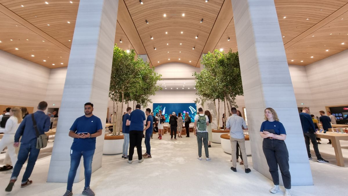 Inside the new Apple Store Brompton Road - where you won't have to wait ...