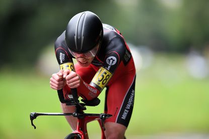 Hayley Simmonds and Richard Bussell win national 10 time trial titles ...