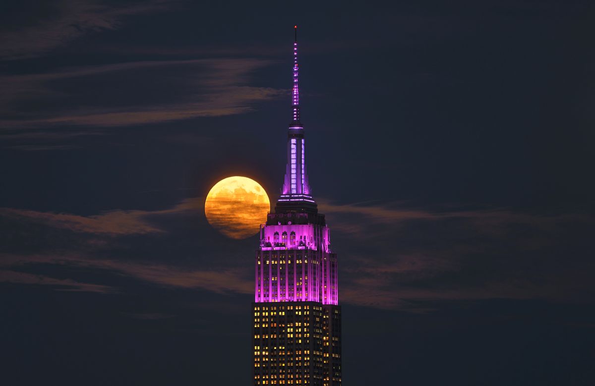 Harvest Moon Supermoon lunar eclipse delights skywatchers worldwide ...