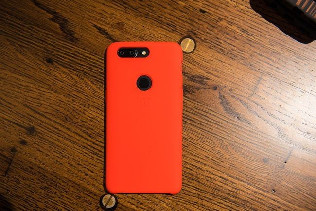 Here are all the official OnePlus 5T cases | Android Central