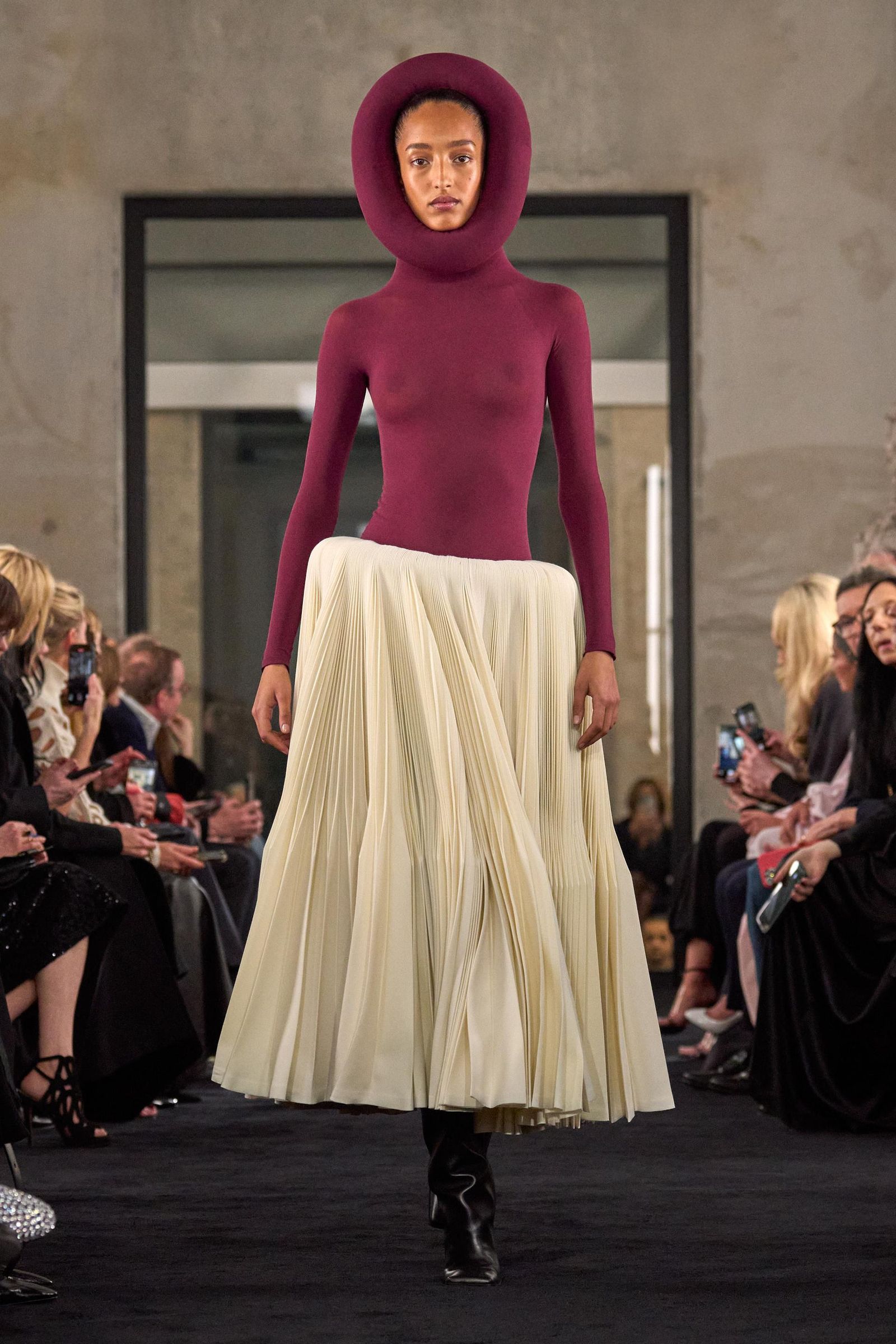 Alaïa Fall 2025 Runway Review | Who What Wear