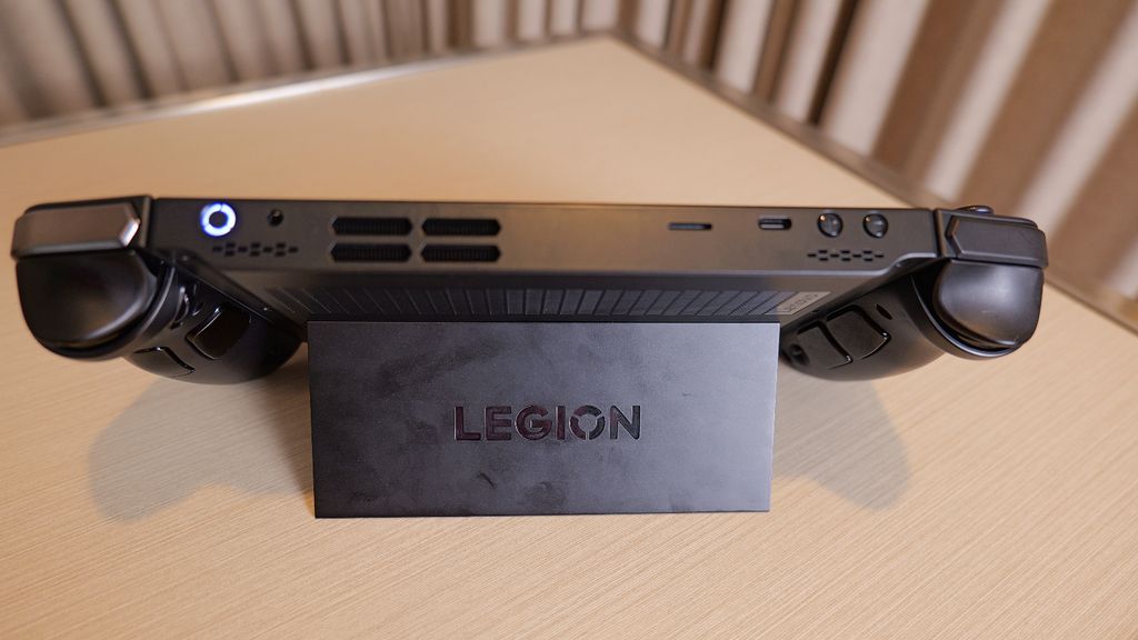 Lenovo Legion Go vs Asus ROG Ally vs Steam Deck — battle of the ...
