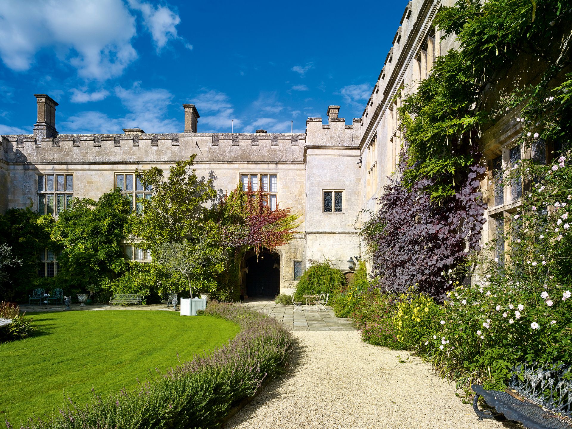 How Bampton Castle became Ham Court: The manor house-turned-castle, and ...