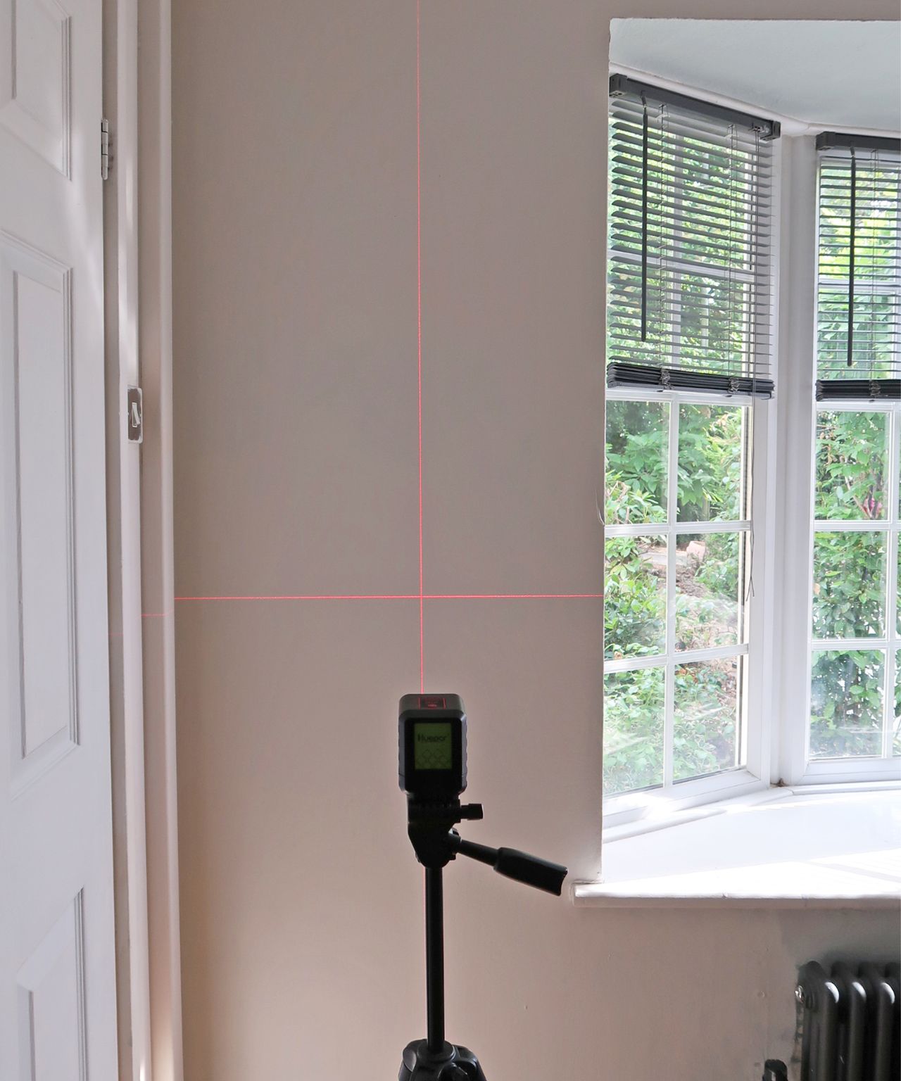 How to use a laser level | Real Homes