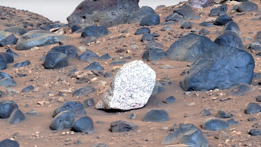 32 things on Mars that look like they shouldn't be there | Live Science
