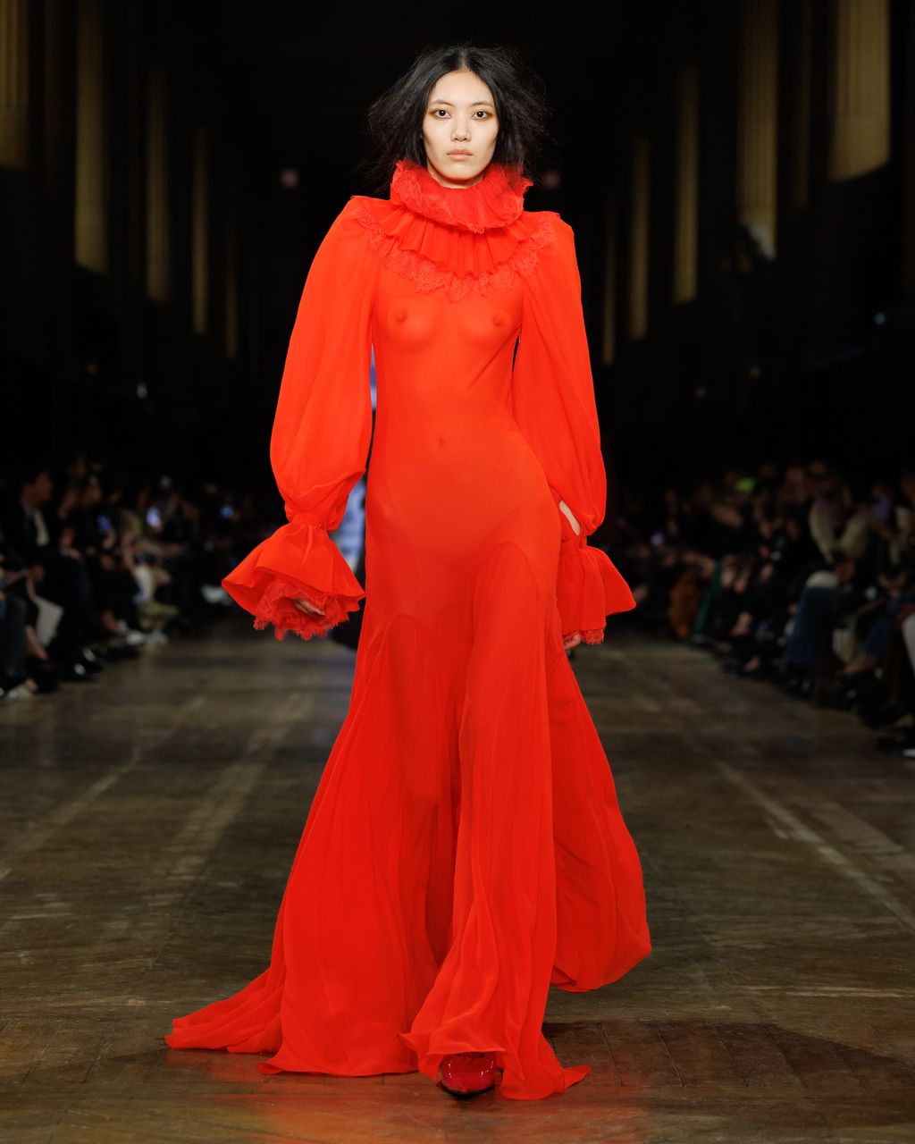 5 Key Takeaways From Alexander McQueen's F/W 25 Show in Paris | Who What Wear