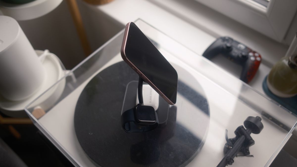 The Zens Office Charger Pro 3 is a well-made MagSafe charging stand ...