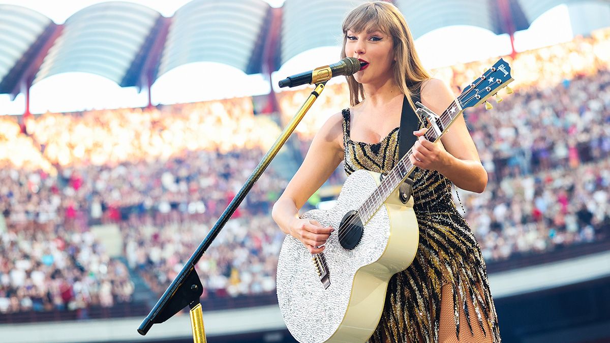 What guitar does Taylor Swift use? Her Gibson acoustics revealed ...