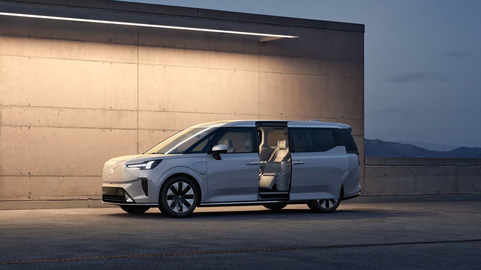 Volvo’s first electric minivan has a roof-mounted screen for movies and ...