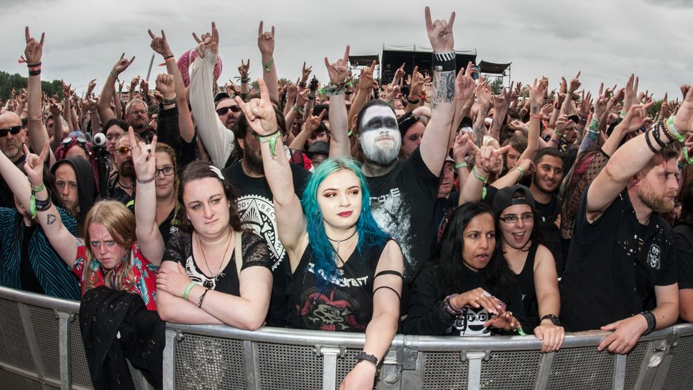 We interviewed a therapist to try and understand how metalheads’ brains ...