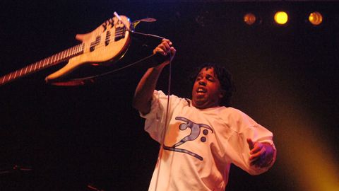 How Victor Wooten created a groove without touching his bass guitar ...