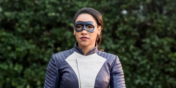 The Flash Reveals First Looks At Iris In Action As A Speedster ...