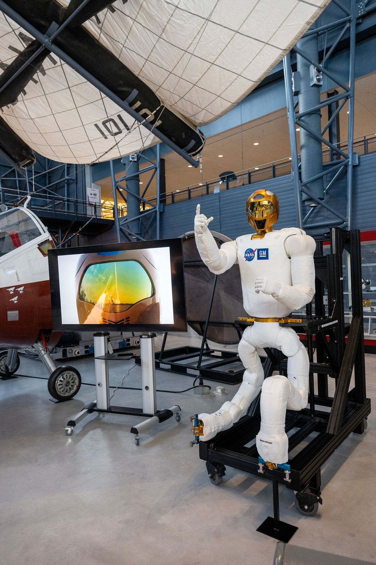 NASA's Robonaut-2 reunited with its ride into space at Smithsonian | Space