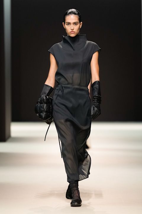 Everything to Know About COS's Fall/Winter 2024 New York Show | Who ...