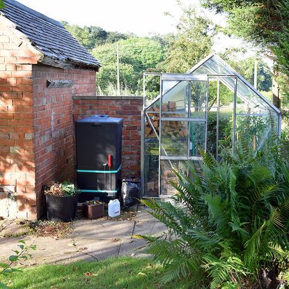 Hot composting – Every thing you need to make compost at home | Ideal Home