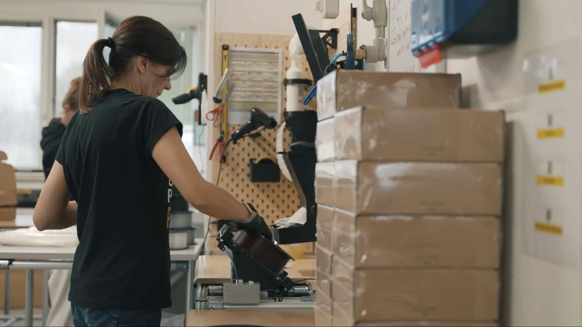 How is 3D Printing Filament Made? | Tom's Hardware