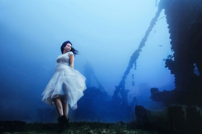 Photographer Steven Haining breaks world record for the deepest underwater photo shoot | Digital ...