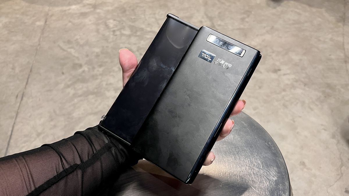 TCL Fold and Roll phone hands-on — yes, that's what they're calling it ...