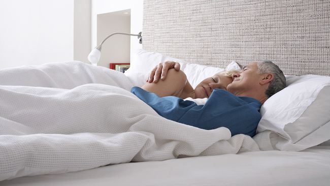 How to sleep for longer, and why our sleep cycle changes with age | Top ...