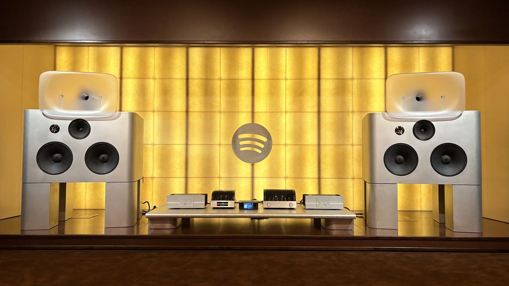 Giant horn speakers, a Bluesound streamer, and Bryston power amps ...