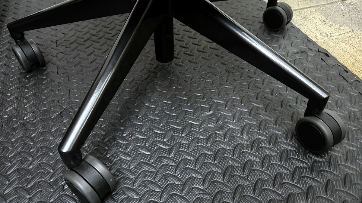 Steelcase Karman High Back Review: Adaptable frame, now with a headrest ...