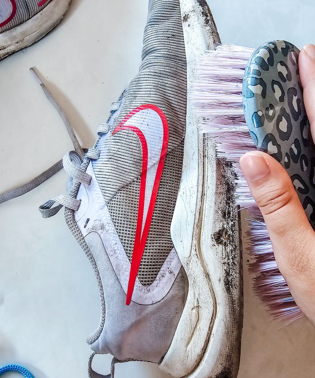 How to wash sneakers in the washing machine or by hand | Real Homes