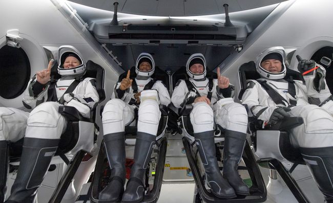 How many astronauts can fly on a SpaceX Crew Dragon capsule? | Space