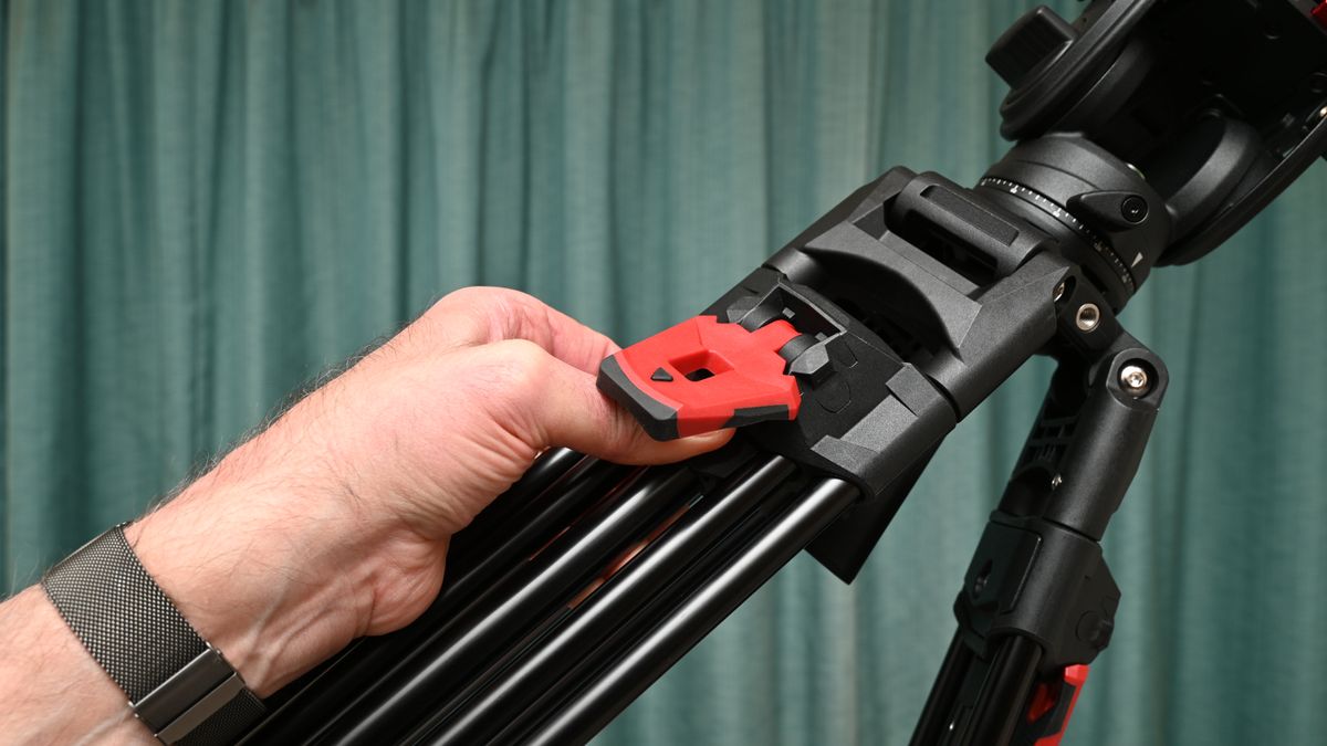 Neewer LL27 video tripod with fluid head review: a mostly sturdy, quick ...