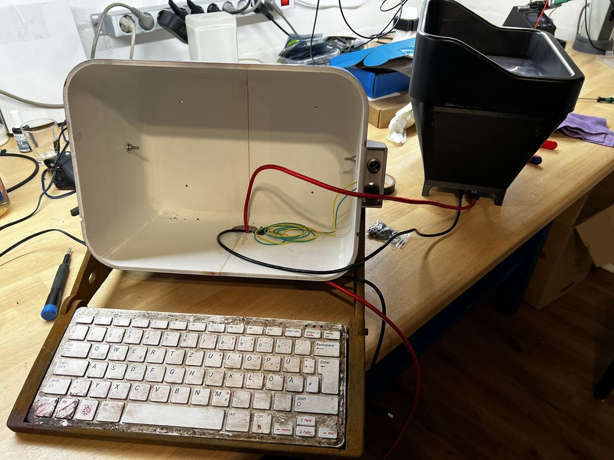 Raspberry Pi 400 powers post-apocalyptic 'Fallout' home automation ...