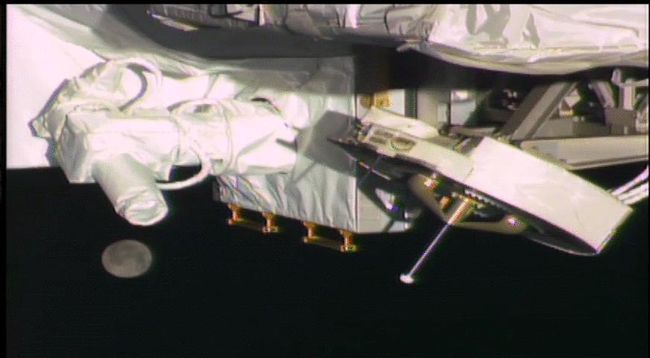 NASA Laser Beams HD Video From Space Station | Space