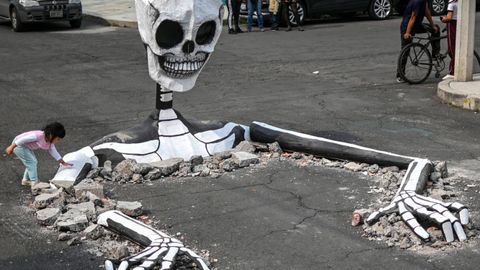 Giant skeleton sculptures 'rise up' in Mexico City | Creative Bloq