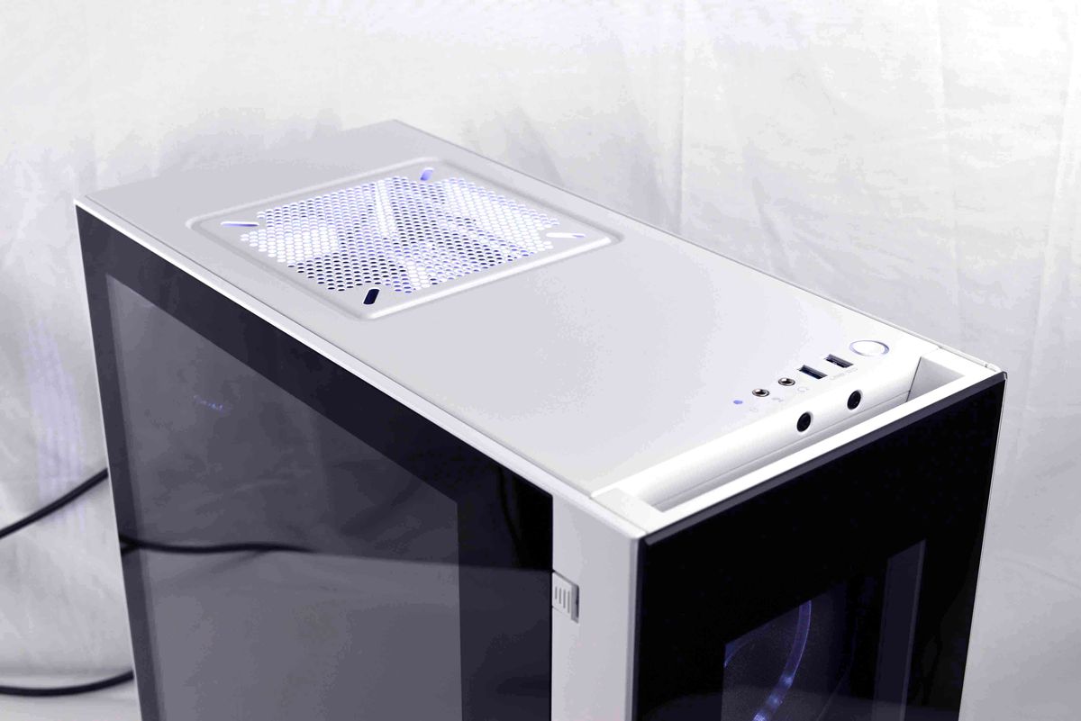 iBuypower Snowblind Element Extreme PC Review - Tom's Hardware | Tom's ...