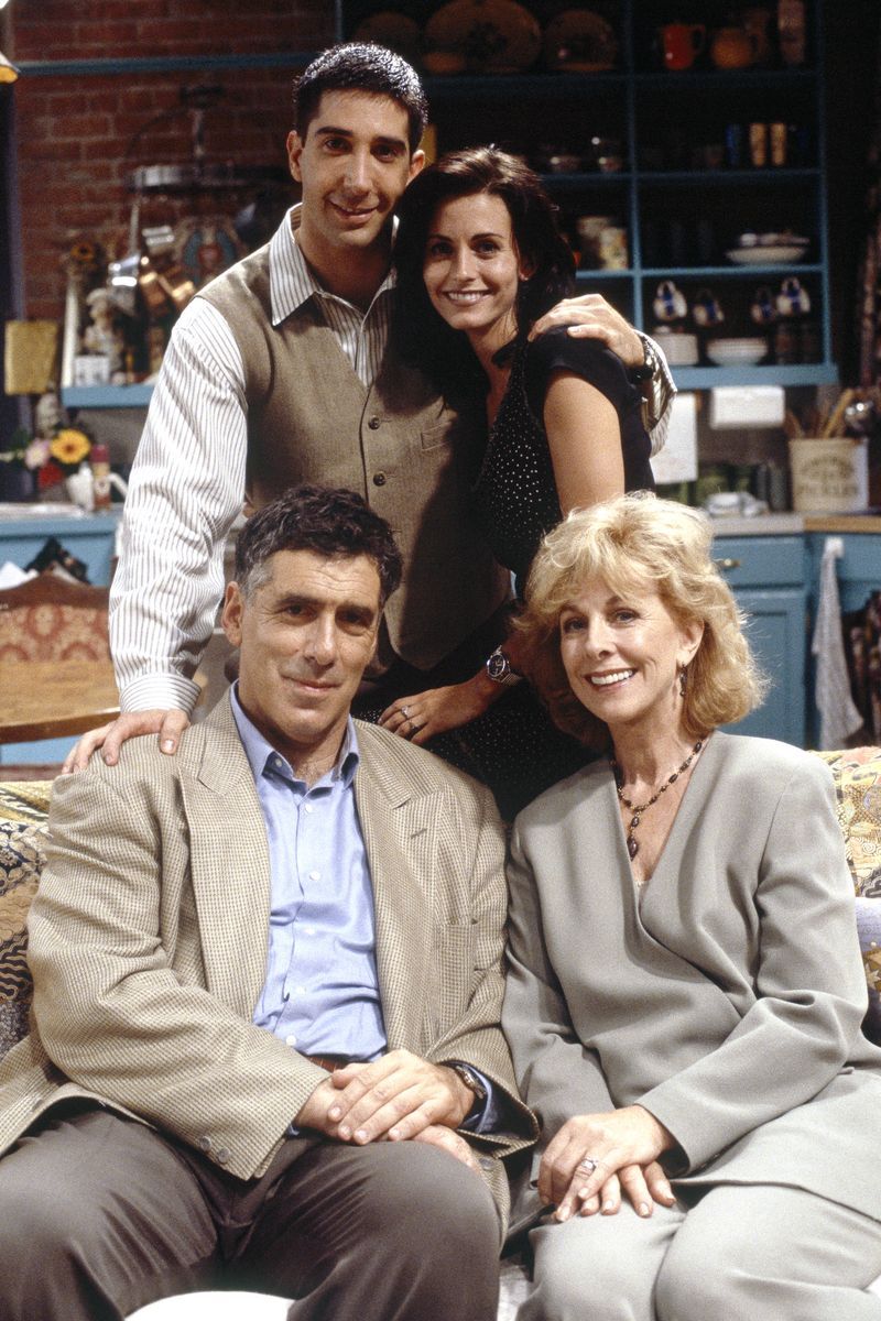 'Friends' Set Photos - Behind-the-Scenes 'Friends' Cast & Set Pictures ...
