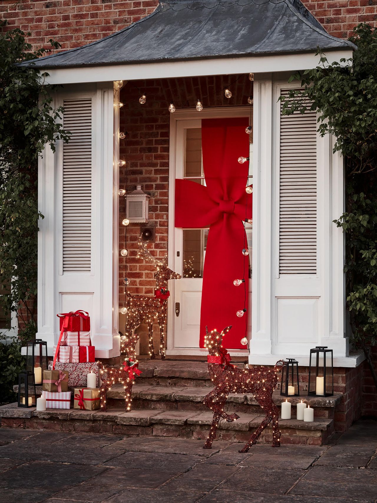 How to Make a Front Yard Look More Christmassy - 9 Tricks to Create ...