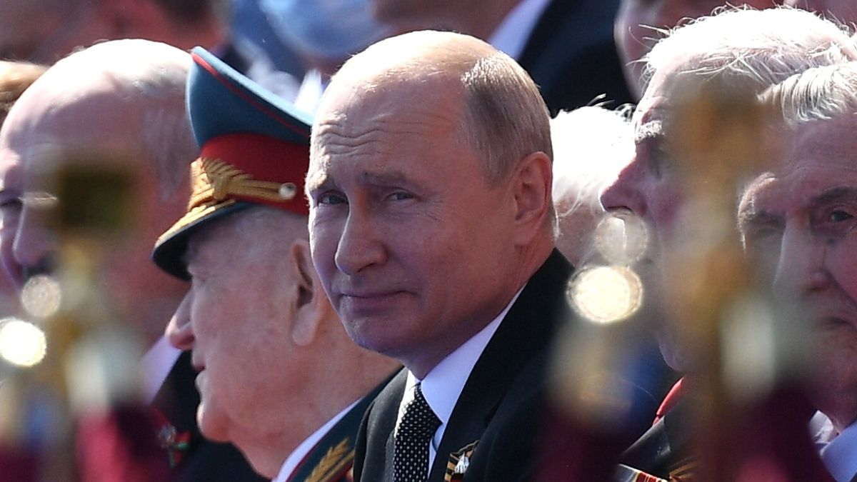 Russian elite using experimental coronavirus vaccine since April | The Week Russian elite using experimental coronavirus vaccine since April | The Week