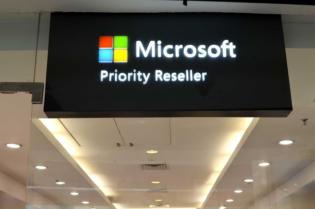 Here are some photos of the first Microsoft Priority Reseller store in ...