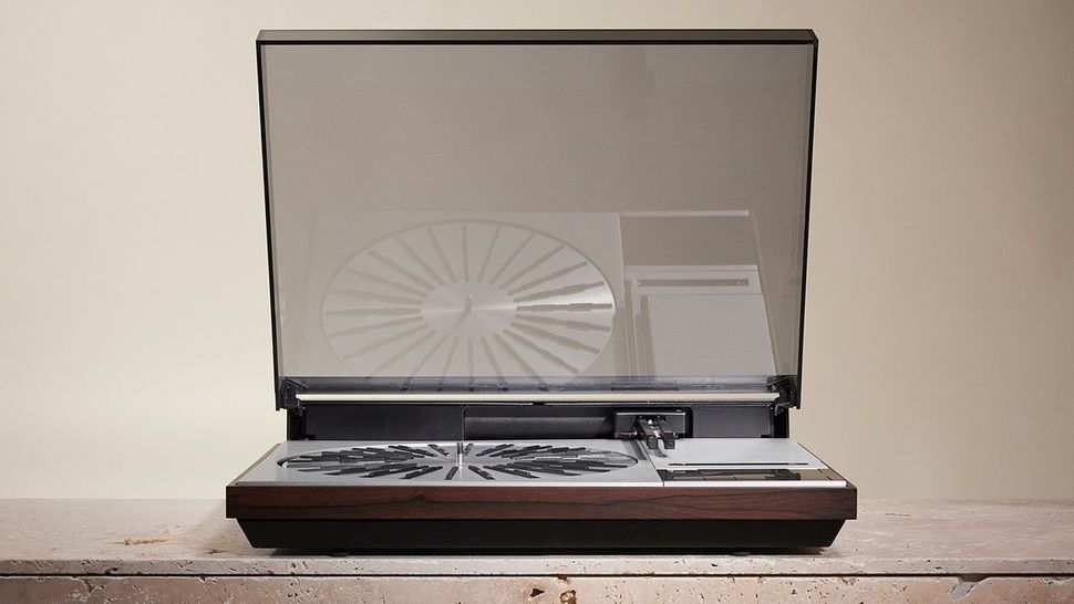 Bang & Olufsen has given its iconic Beogram 4000 Series turntable a ...