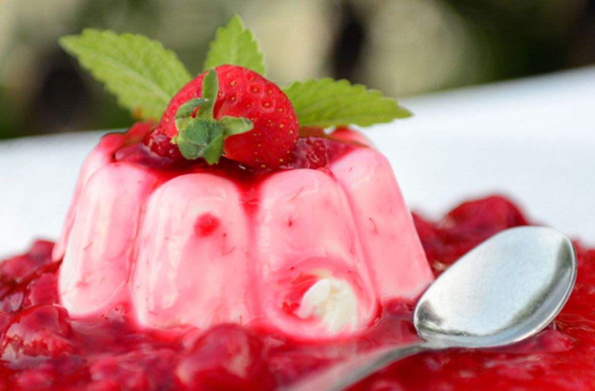 Raspberry panna cotta | Italian Recipes | GoodtoKnow