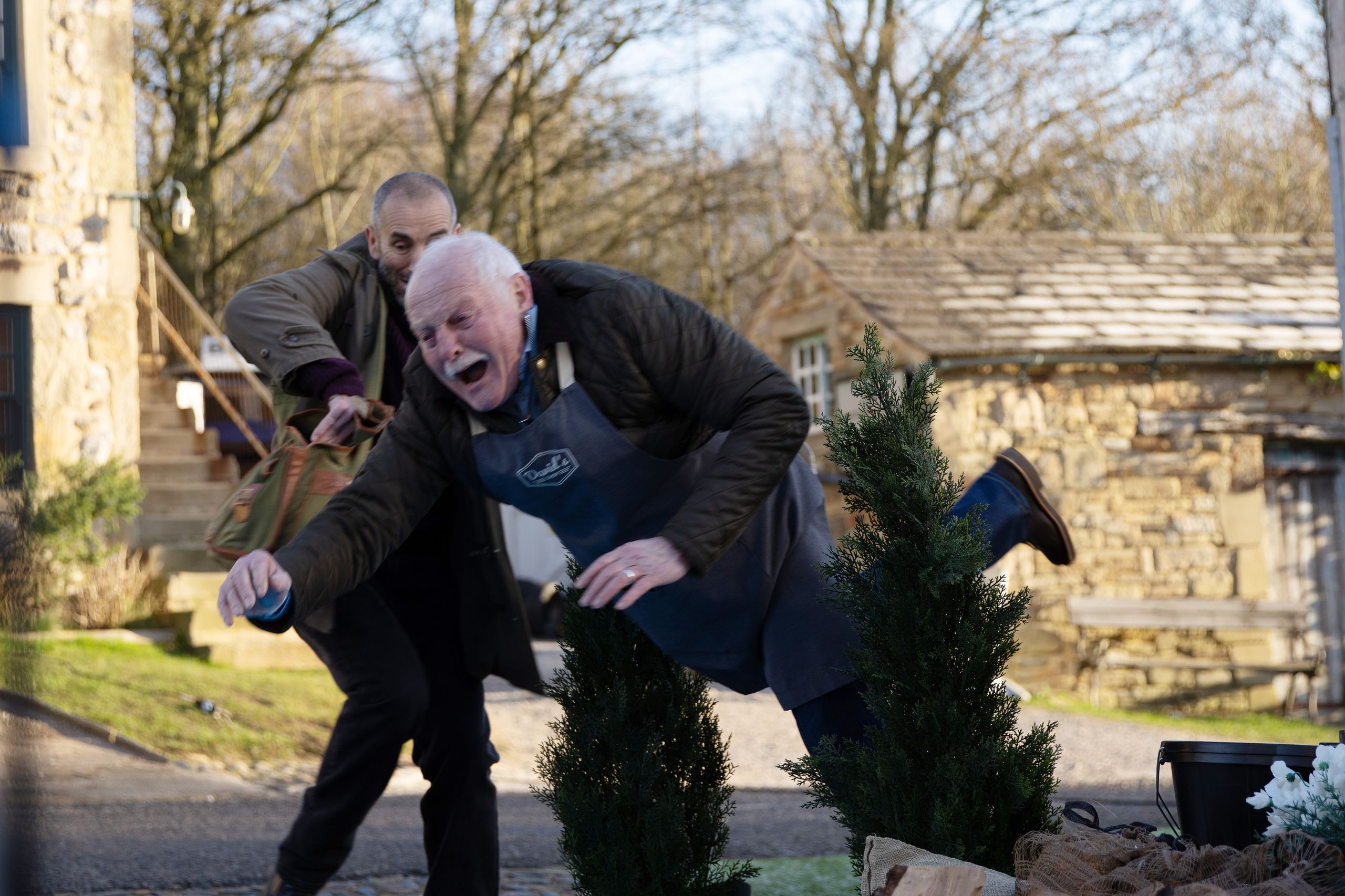 Emmerdale spoilers: Sam Dingle knocks Pollard UNCONSCIOUS | What to Watch