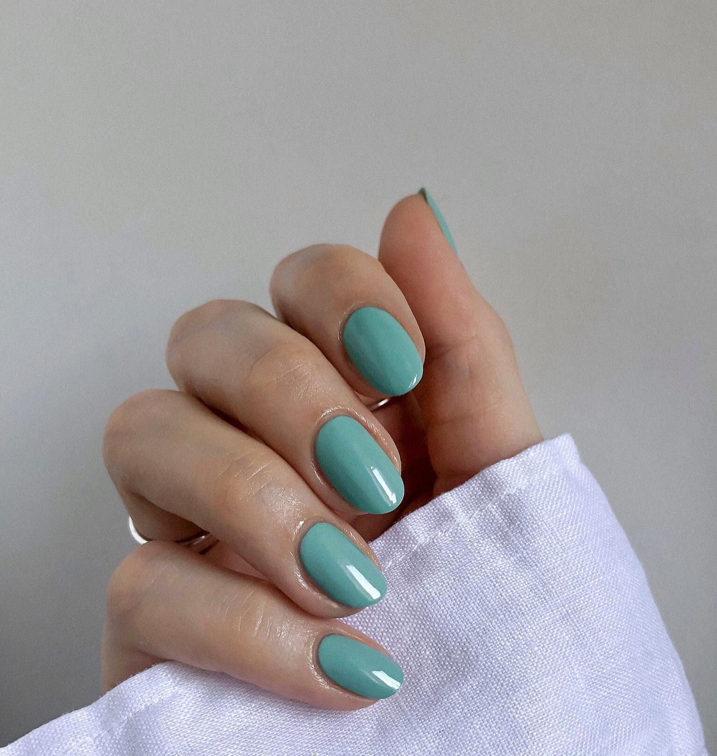 The Tiffany Blue Nail Trend is Making a Comeback Right Now | Who What Wear