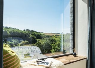 A modern masterpiece for sale in Cornwall that's just one mile from the ...