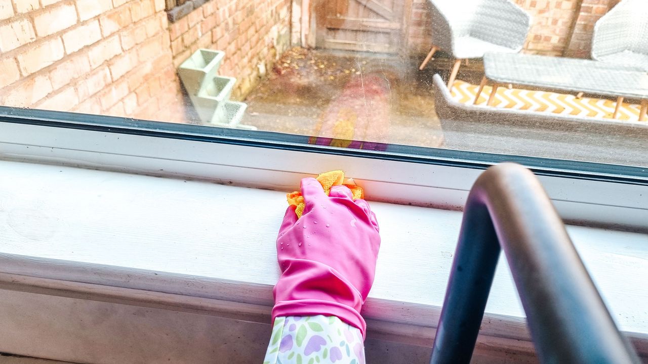 How to clean windows with vinegar | Real Homes