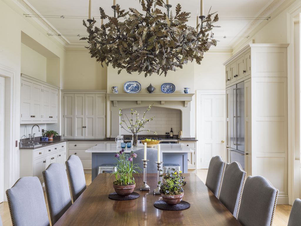 How to combine traditional elements with modern touches in a country ...