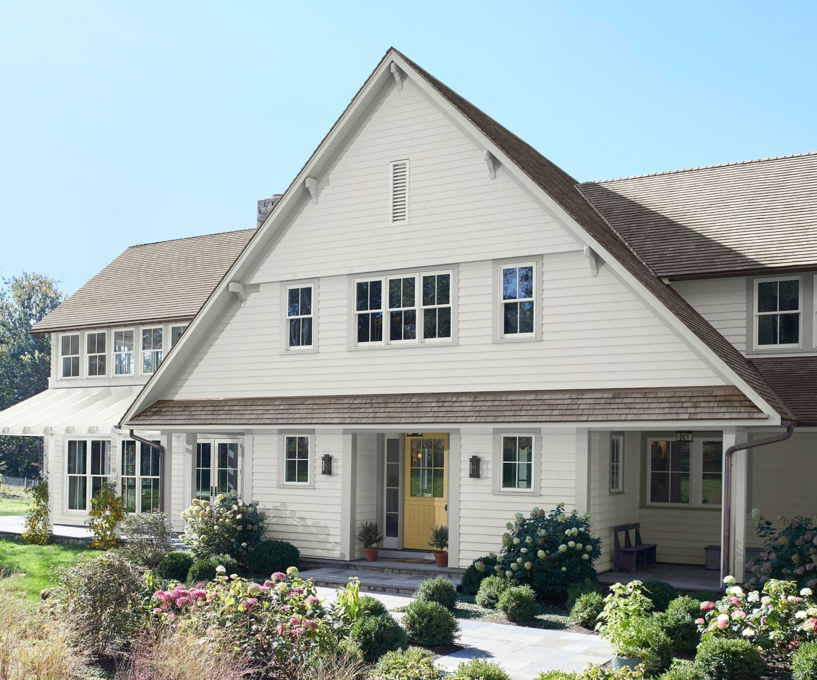 11 window trim colors to elevate your home's exterior | Homes and Gardens