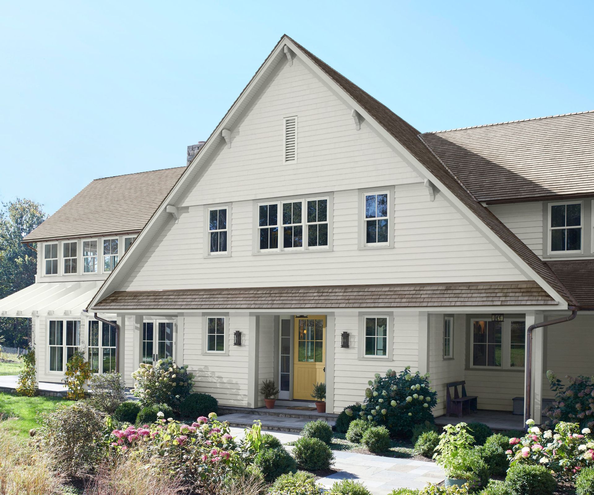 11 window trim colors to elevate your home's exterior | Homes and Gardens