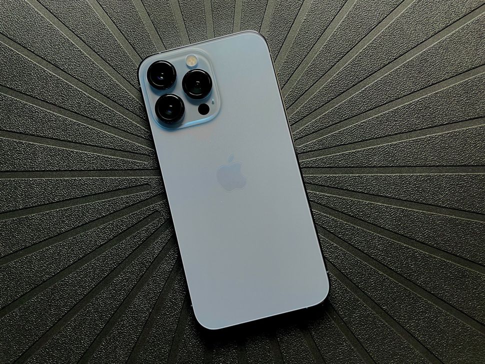 It's amazing how quickly you get used to the size of iPhone 13 Pro Max ...