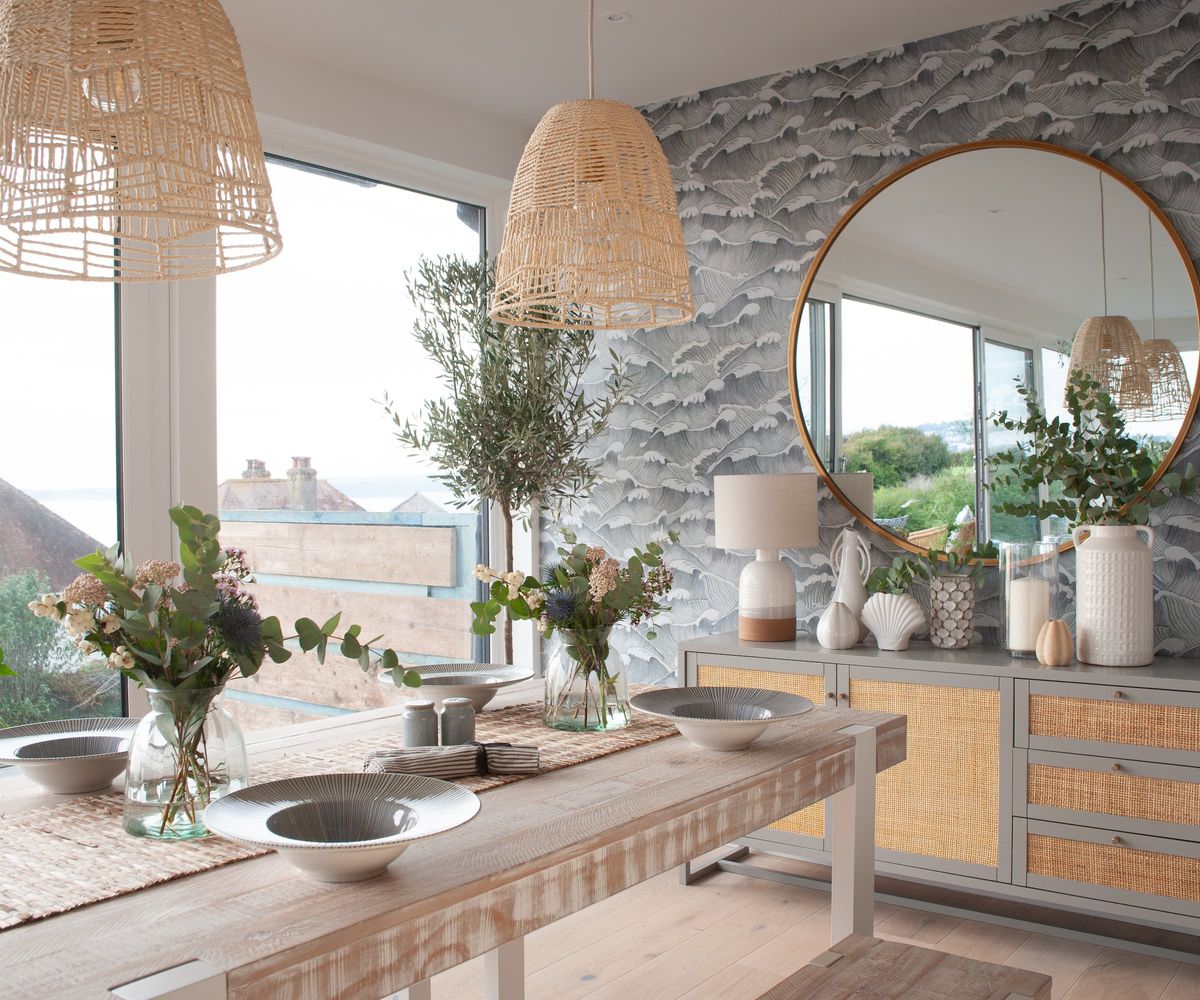 Stacey Solomon helps couple finish renovating their home | Homebuilding