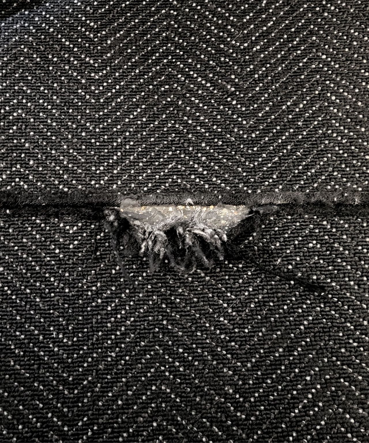 How to fix ripped carpet: 5 steps to restore its appearance | Homes and ...